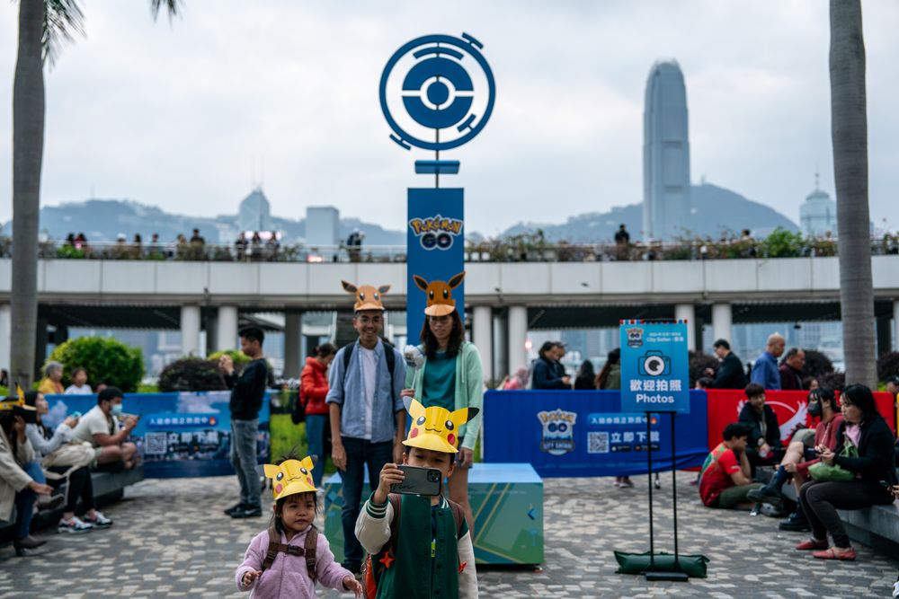 Panda, Pokemon and a Christmas Display - Week In Pictures